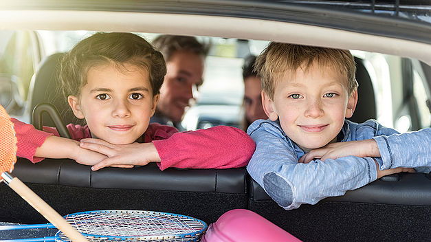 Te veel passagiers in je auto: deze risico’s loop... | Gocar.be