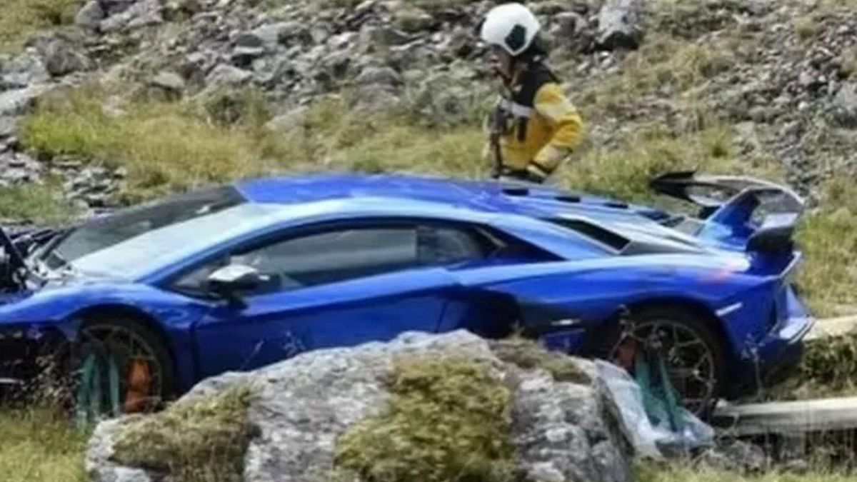 Man crasht Lamborghini van 840.000 euro… en rijdt... | Gocar.be